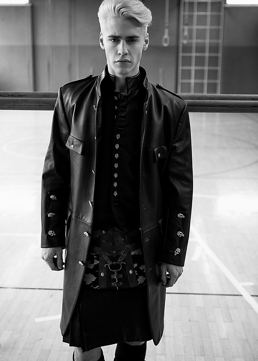 Oliver Stummvoll Works Out in Kilts for RETTL 1868 – The Fashionisto