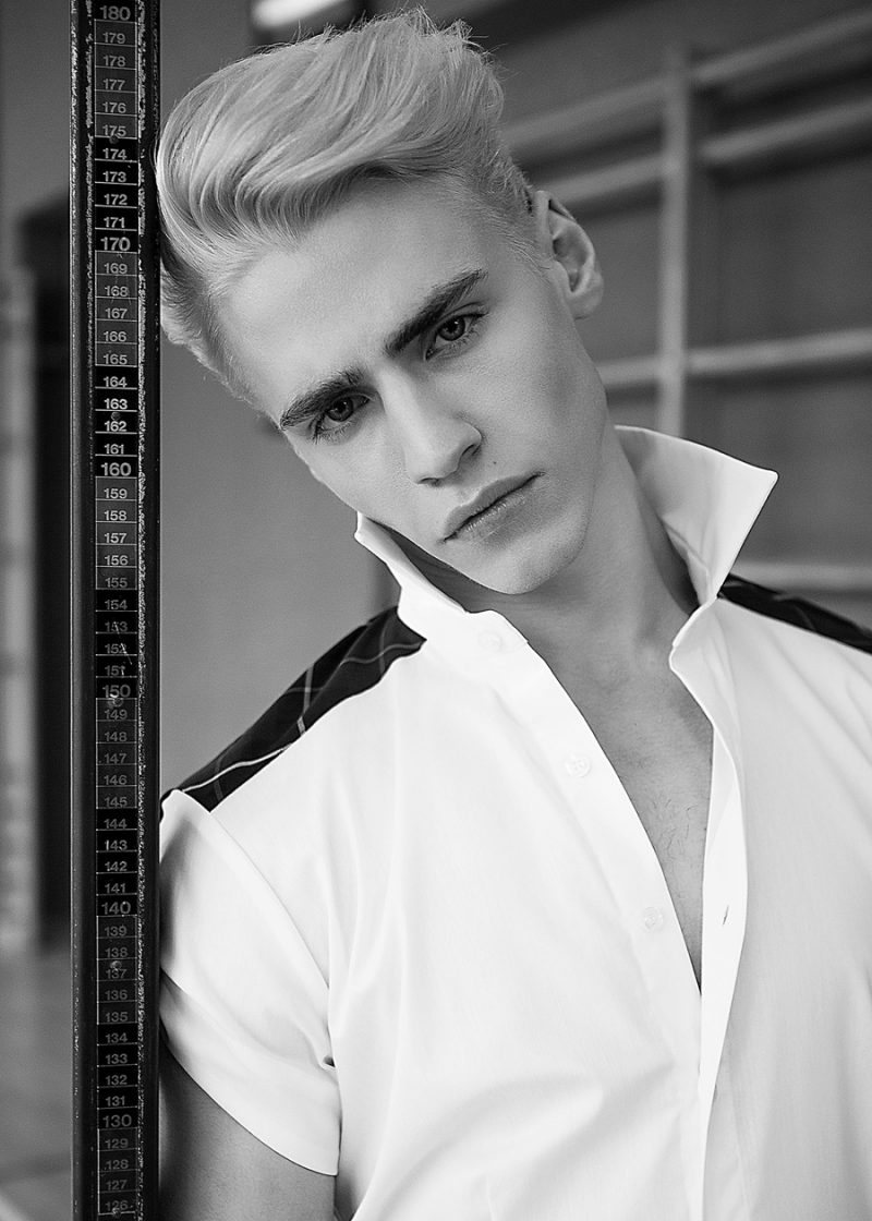 Oliver Stummvoll Works Out in Kilts for RETTL 1868 – The Fashionisto