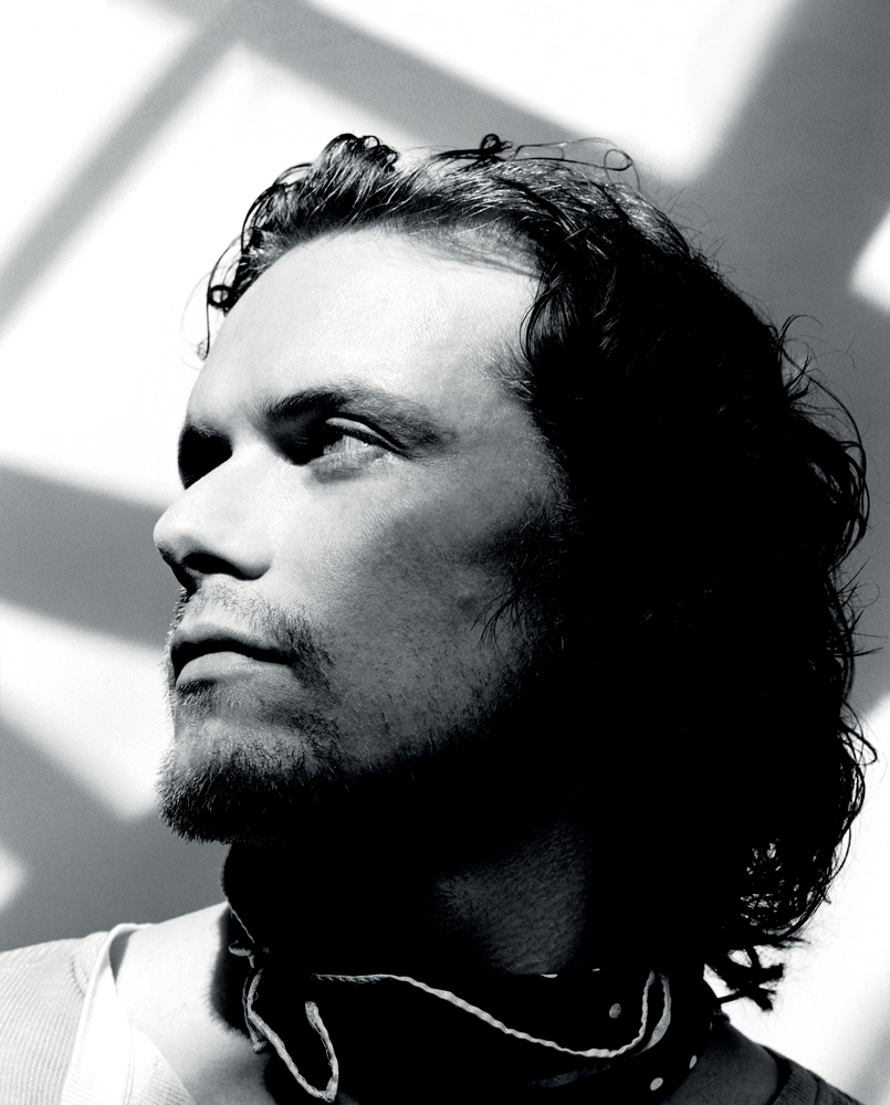 Sam Heughan Links Up with Interview, Dishes on Japanese Press Trip ...