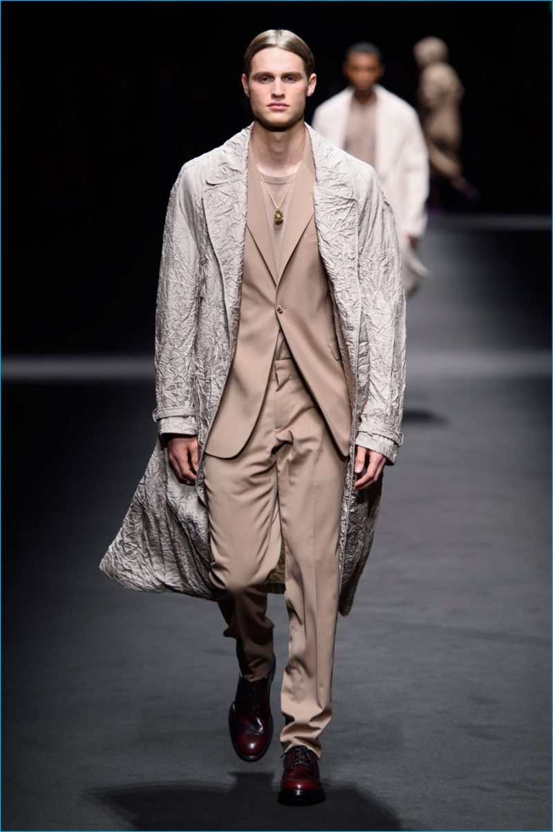 Versace 2017 Spring/Summer Men's Runway Collection