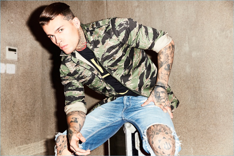 Stephen James Fronts THEO Wormland’s Spring ’17 Outing – The Fashionisto