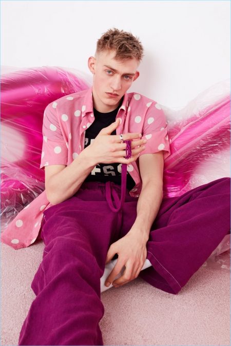 Dylan Moran Rocks Pink Fashions for The Guardian – The Fashionisto