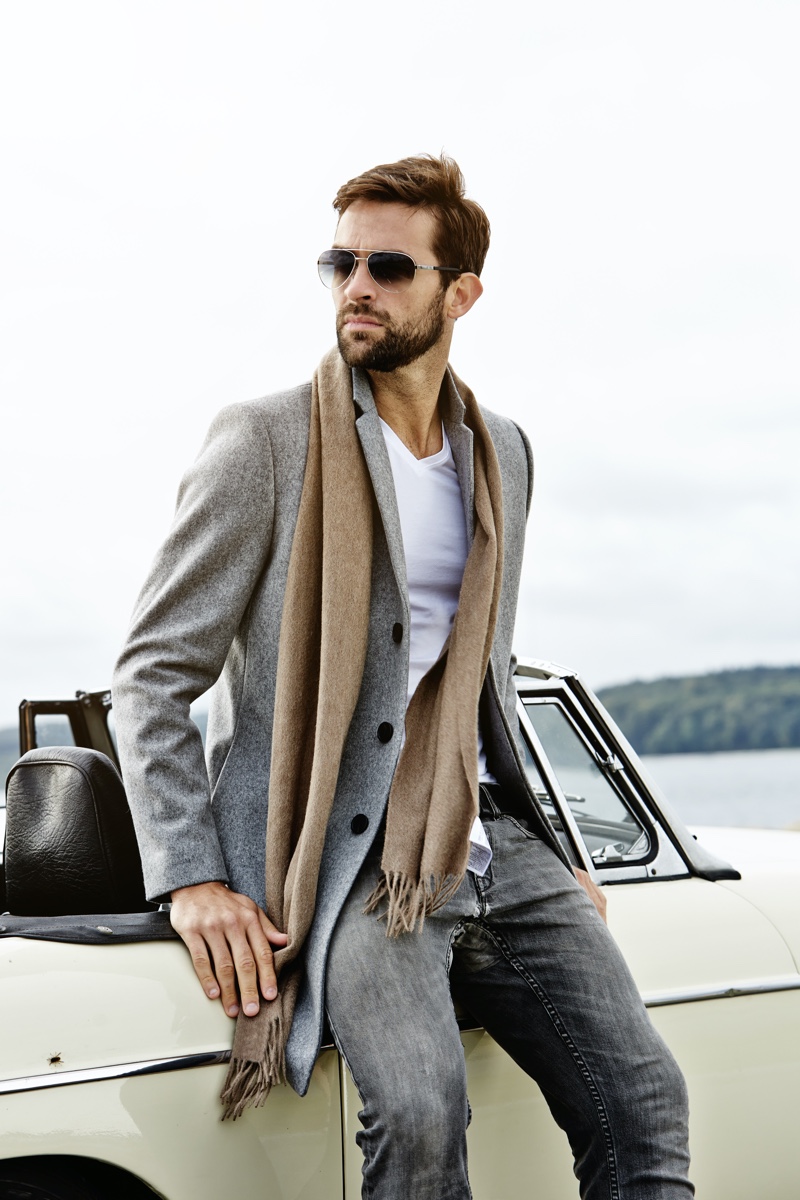 How to Style Statement Accessories – The Fashionisto How to Style Statement Accessories – The Fashionisto