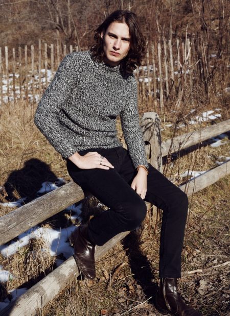 Reid Ventures Outdoors in 'Rock Steady' – The Fashionisto
