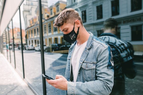 Men’s Fashion Guide: How to Style a Face Mask | The Fashionisto