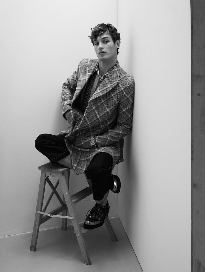 Kit Butler Model L’Officiel Hommes Italia 2022