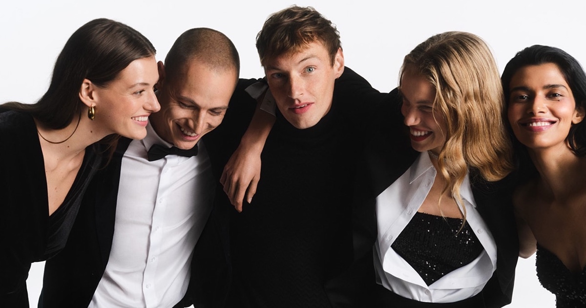 Reserved for the Holidays: Unwrapping the Love, Christmas Ad